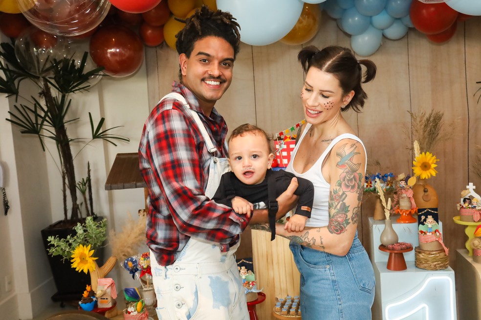 Nanda Terra e Marck David, de Casamento às Cegas, celembram 1º ...