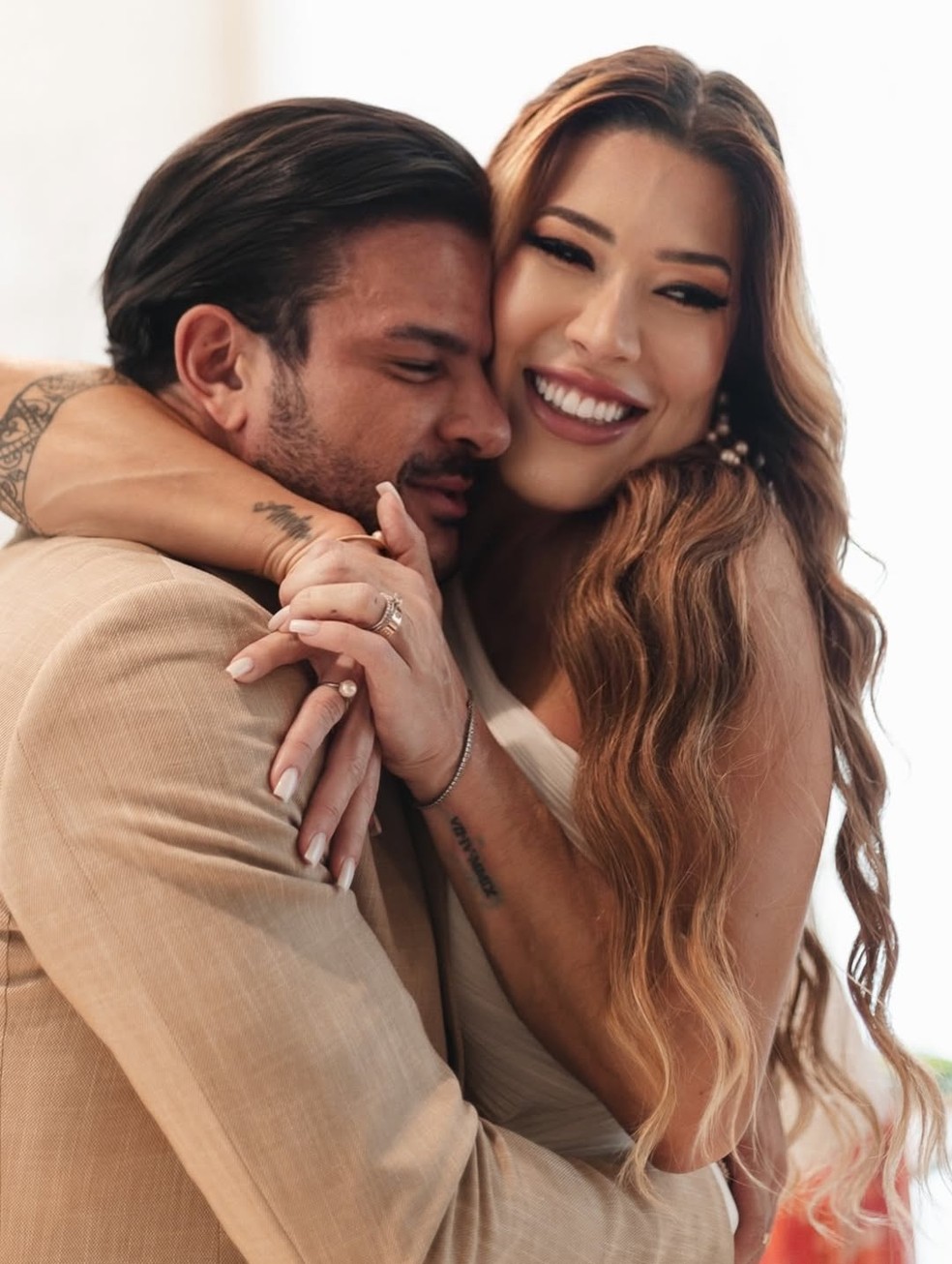 Renata Muller abre álbum de casamento e lembra cicatrizes: 'Pensei que ...