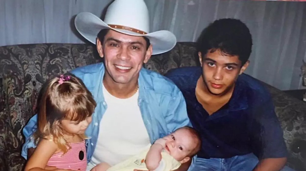 Lyandra Costa, filha do sertanejo Leandro, mostra primeiros passos do ...