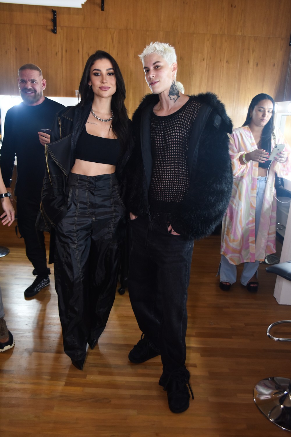 Após vídeo de beijo, Bianca Andrade posa com modelo trans Sam Porto na SPFW