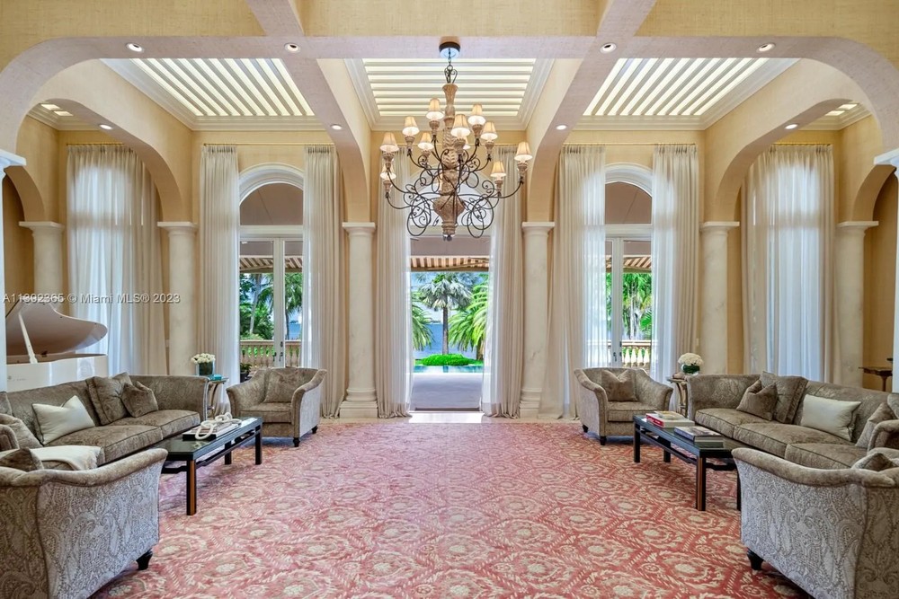 Jeff Bezos compra nova mansão de R$ 400 milhões na Flórida à beira-mar ...