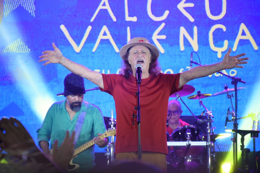 Alceu Valença ganha homenagem de aniversário no encerramento de ...