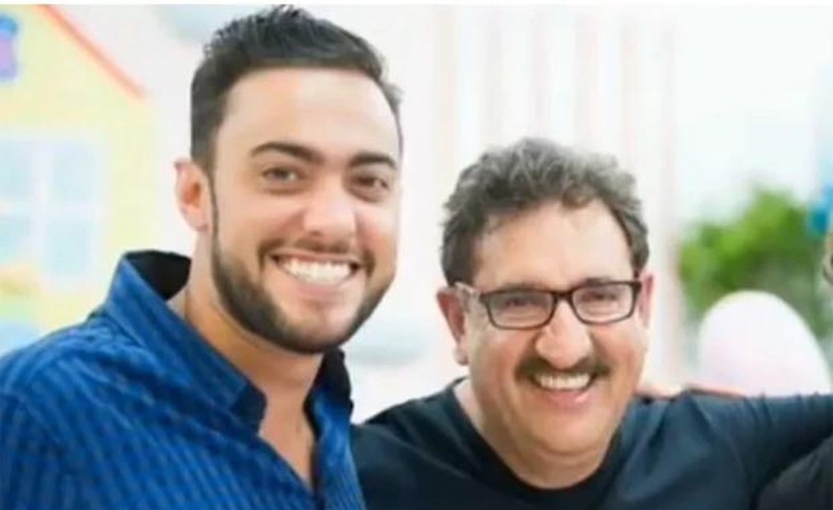 Ratinho apresenta o neto recém-nascido: 'Família aumentou de novo'