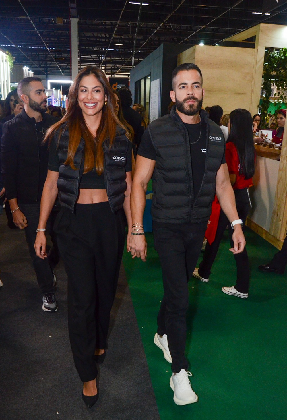 Mari Gonzalez e Pipo Marques fazem primeira aparição pública e trocam ...