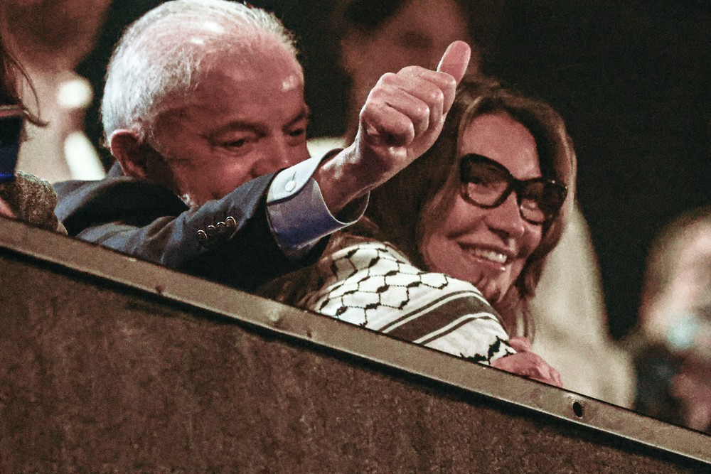 Show de Maria Bethânia reúne o presidente Lula, Janja e famosos em SP