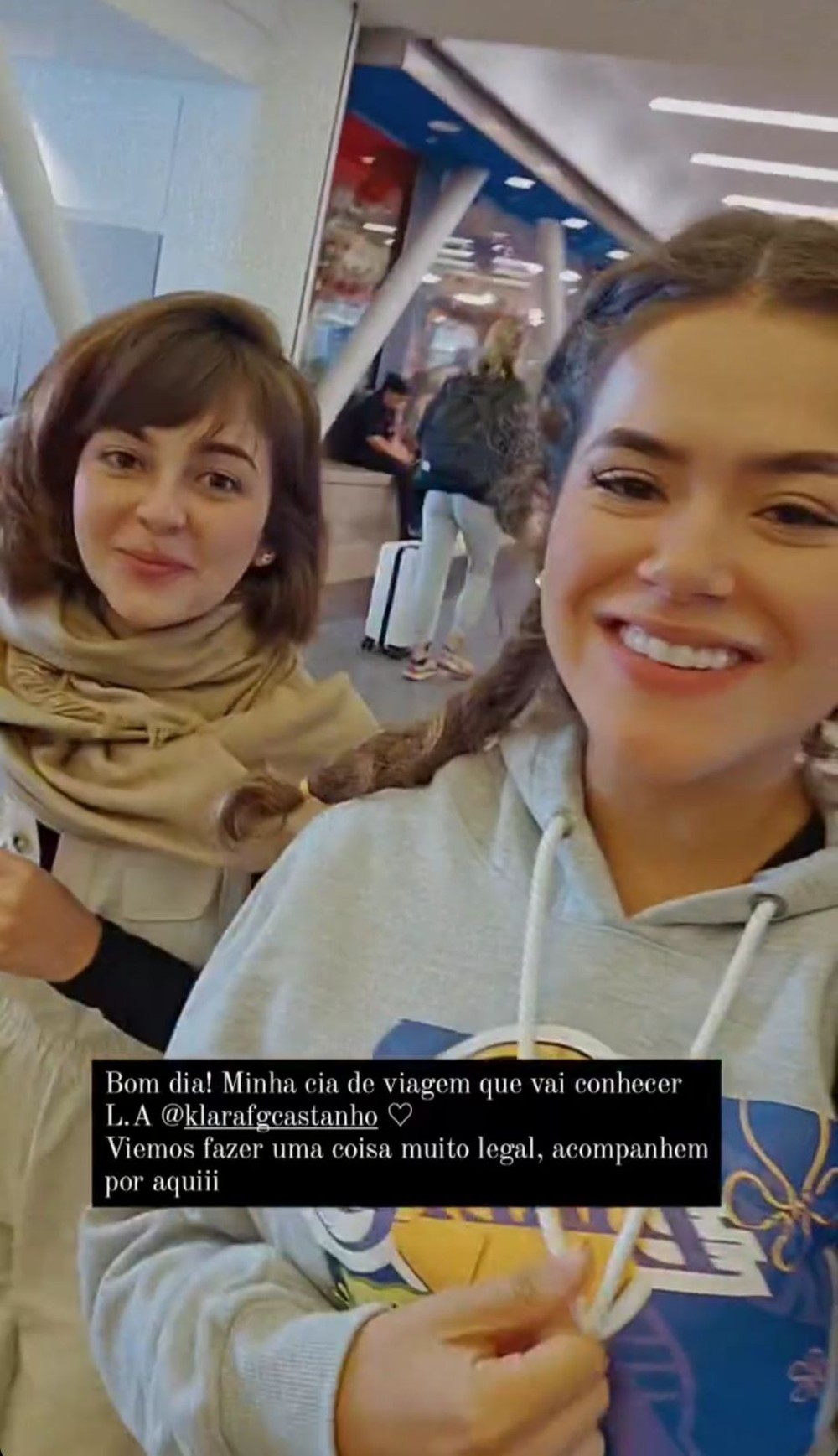 Klara Castanho viaja pela 1ª vez a Los Angeles com Maisa Silva