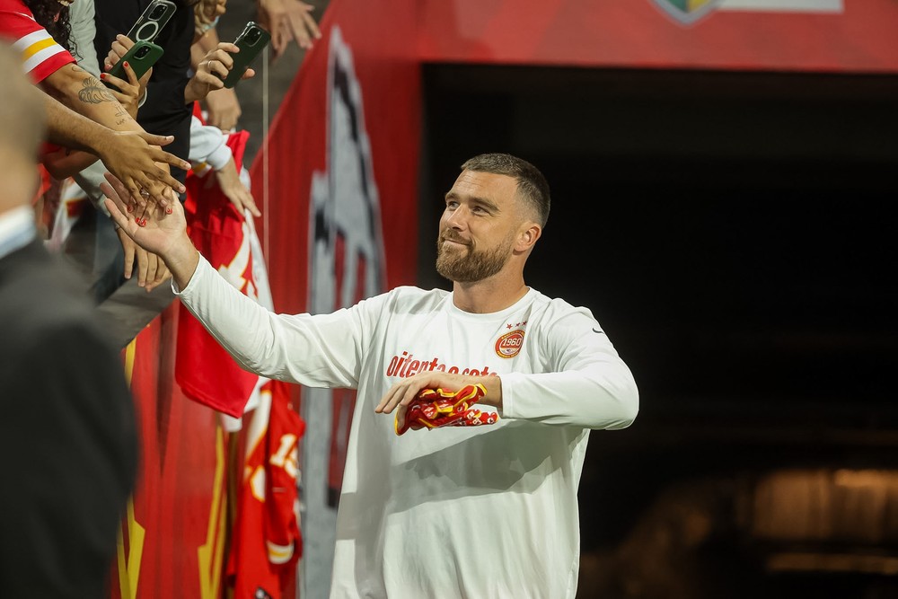 Taylor Swift falta ao jogo de Travis Kelce no Brasil após rumores de ...