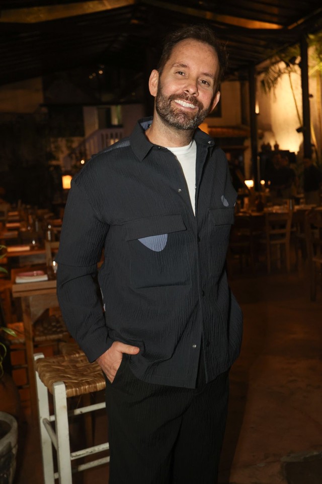 Famosos marcam presença no aniversário de Leo Marçal