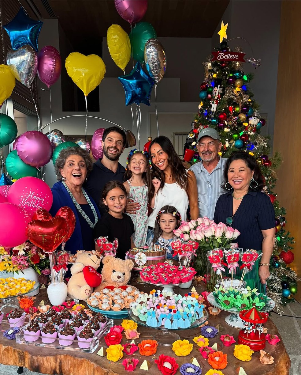 Sabrina Sato e Duda Nagle comemoram 6 anos de Zoe com festinha em casa ...