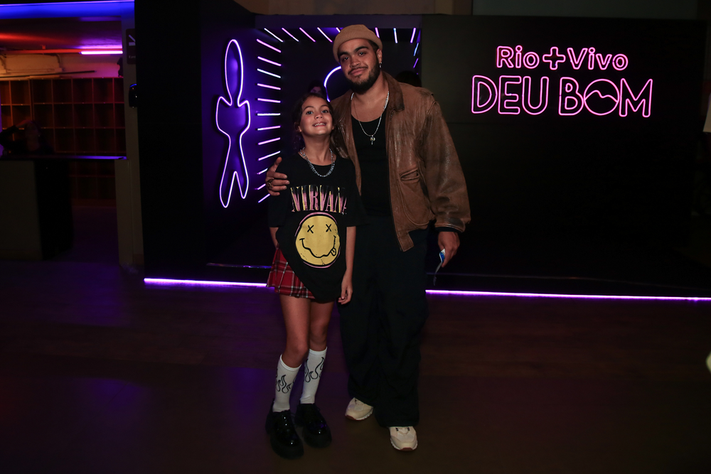 Fran Gil leva a filha de oito anos para show no Rio com look descolado ...