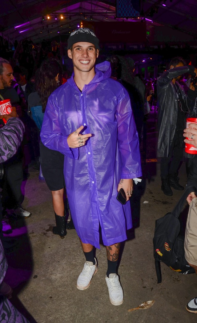 Famosos conferem primeiro dia do Lollapalooza 2024; veja looks