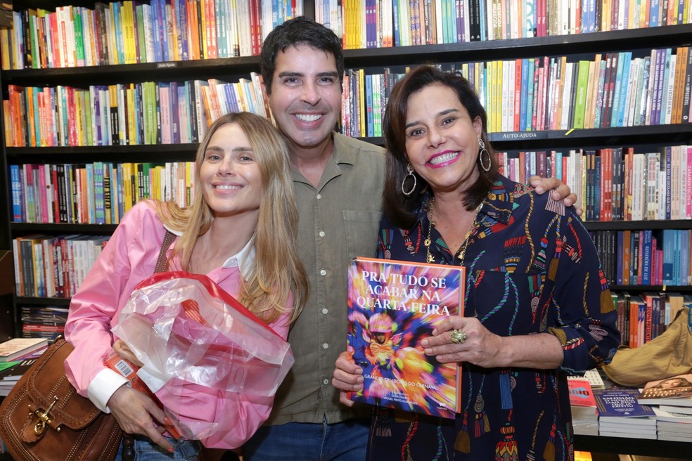 Famosos prestigiam lançamento do livro 'Pra tudo se acabar na quarta ...