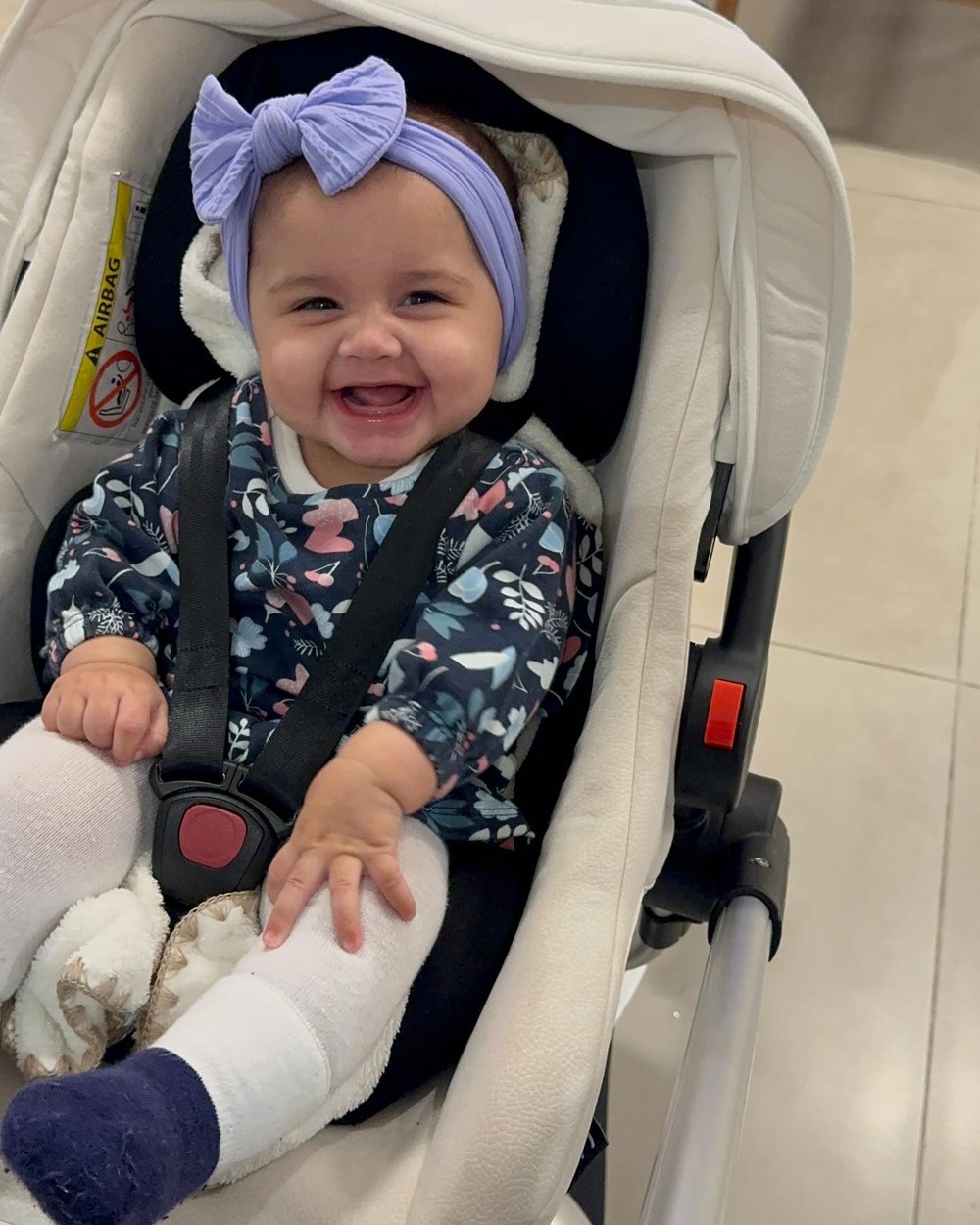 MC Mirella celebra os seis meses da filha: 'O amor só aumenta'