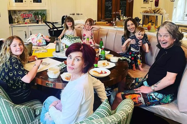 Sharon Osbourne vive luto cercada pela família após morte de Ozzy ...