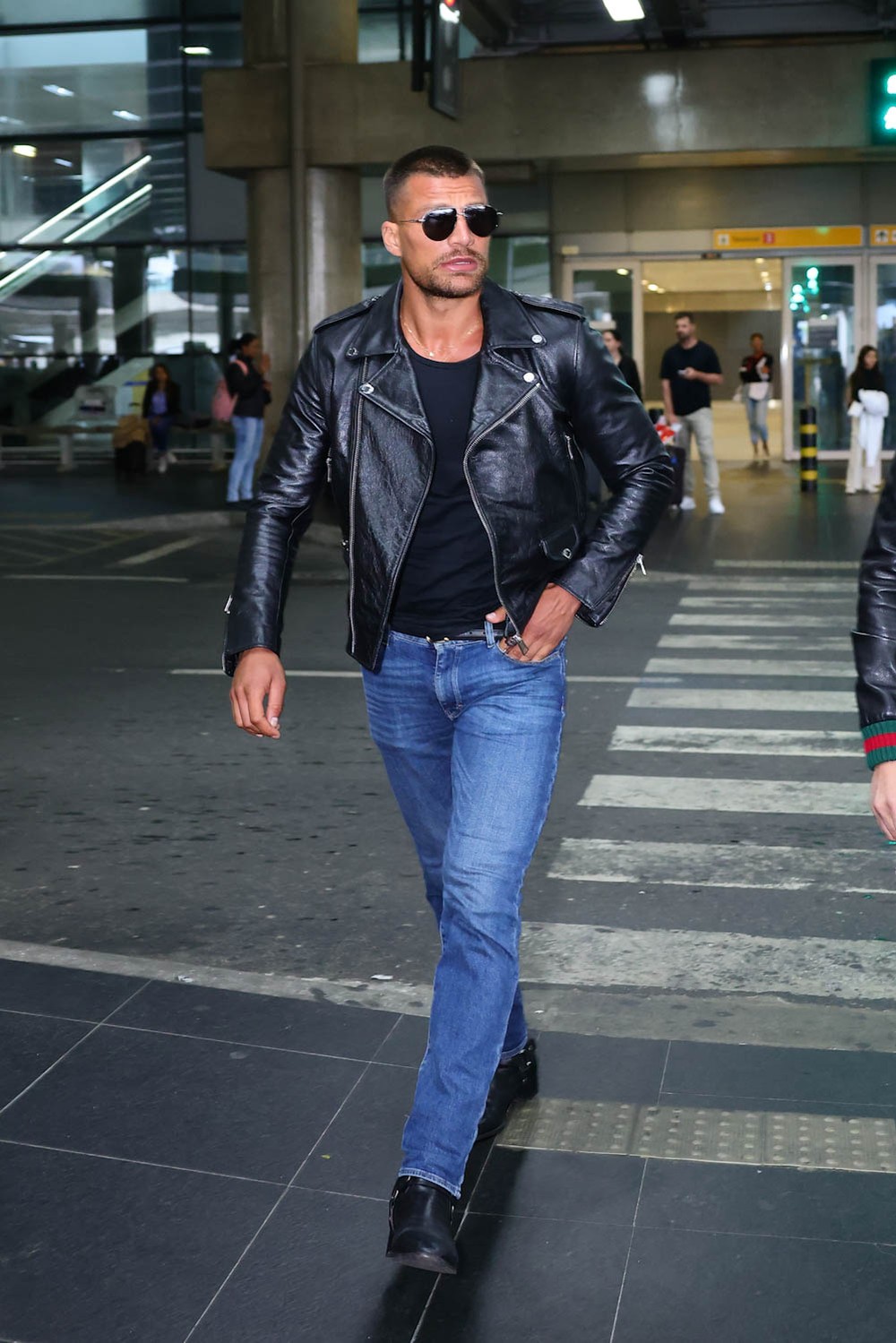 Ex de Anitta, astro italiano Simone Susinna desembarca em São Paulo