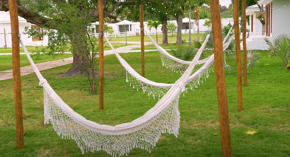 Nicole Bahls abre mansão com 22 banheiros, salão de beleza e capela ...