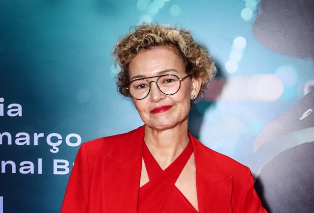 Julia Lemmertz: 'A maturidade é um ganho, não uma perda'