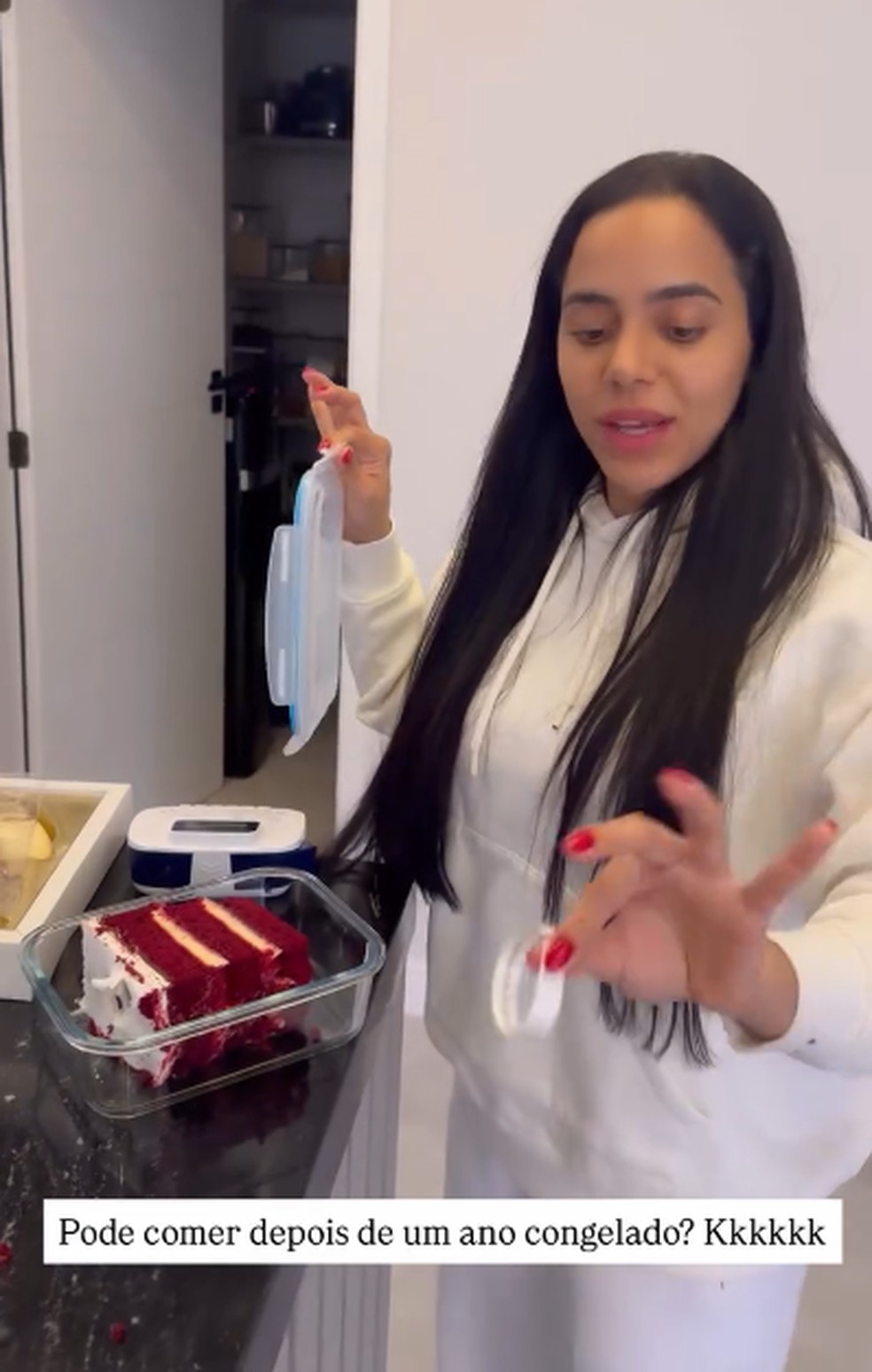 Mariely Santos guarda bolo de casamento para comer daqui 1 ano: 'Espero ...