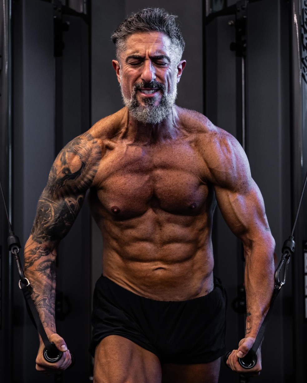 Marcos Mion impressiona ao 'zerar' gordura corporal com novo shape