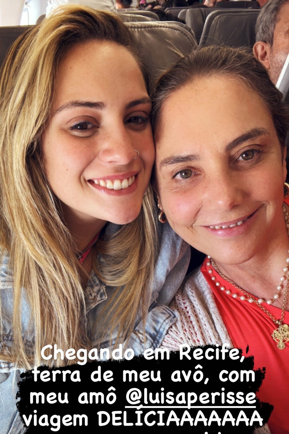 Heloisa Périssé e a filha Luísa Périssé curtem praia em Pernambuco; vídeos