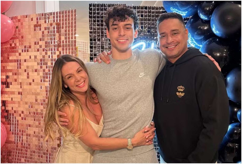 Carla Perez treina e diz se inspirar no filho saradão