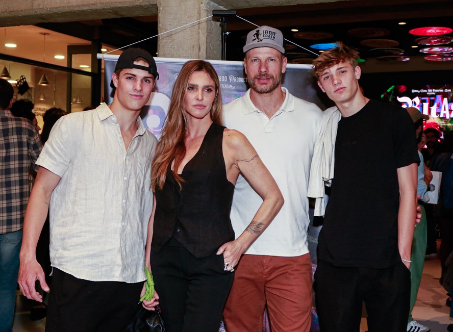Que DNA! Fernanda Lima e Rodrigo Hilbert vão com os gêmeos a première ...