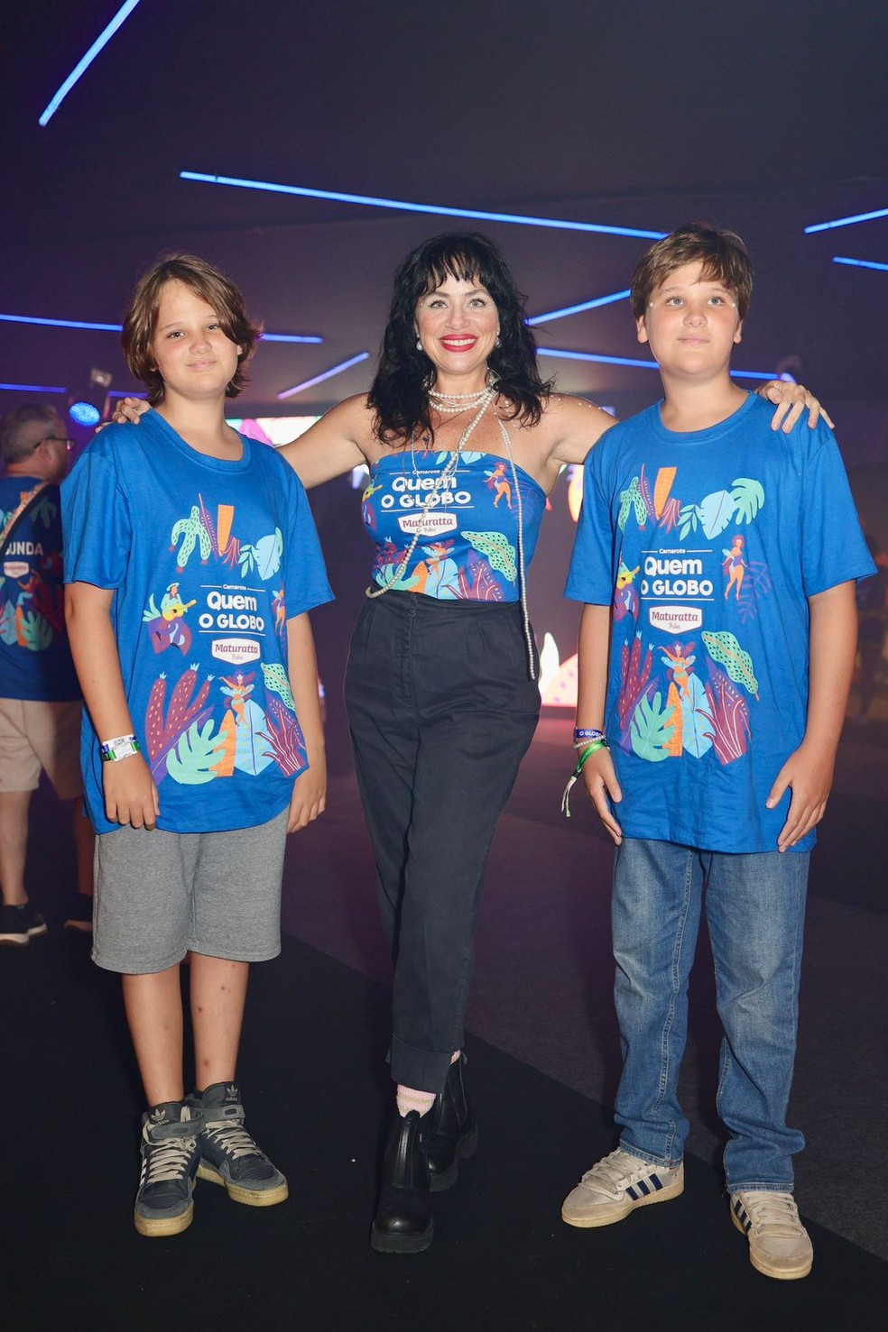 Karine Teles, de 'Elas por Elas', vai com os filhos gêmeos ao Camarote ...