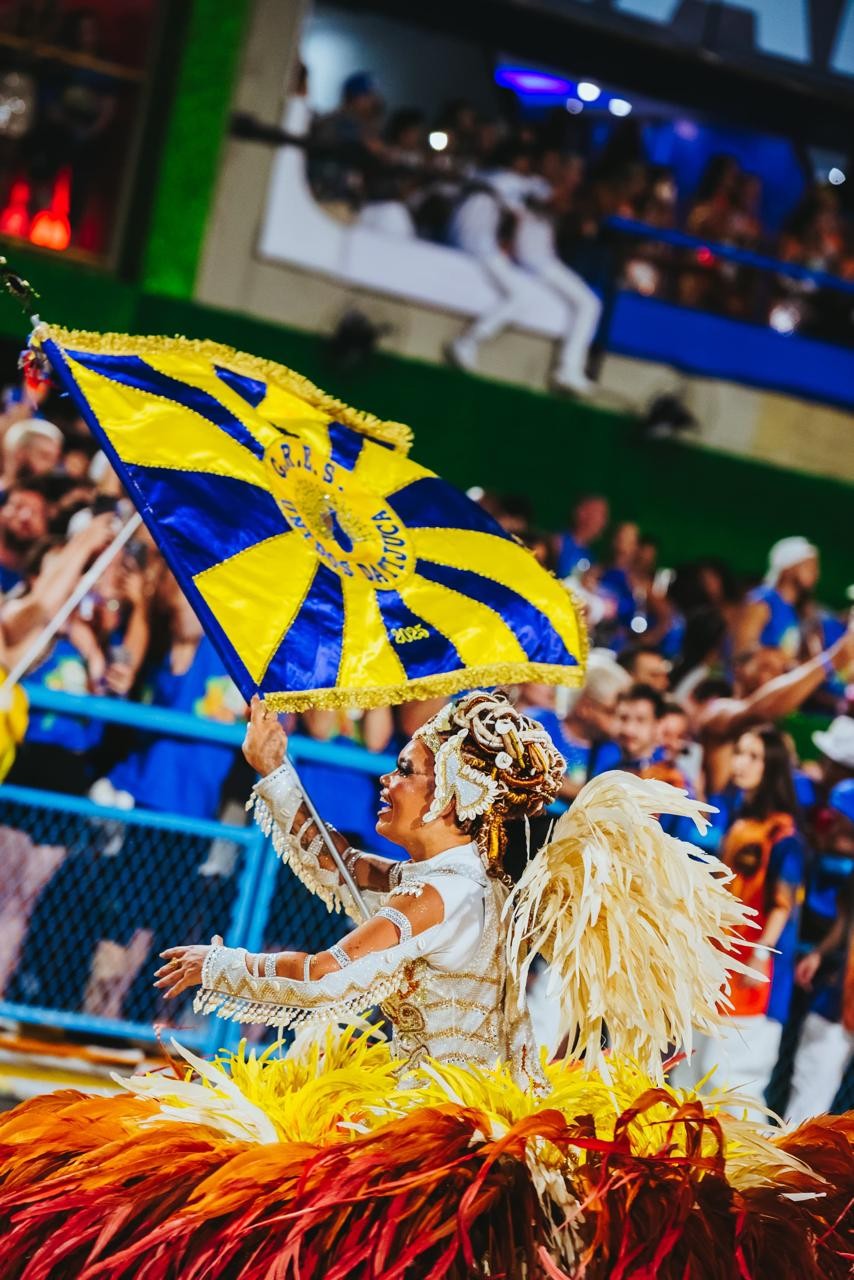 Lore Improta celebra mais um desfile como musa da Viradouro: 'Lugar ...