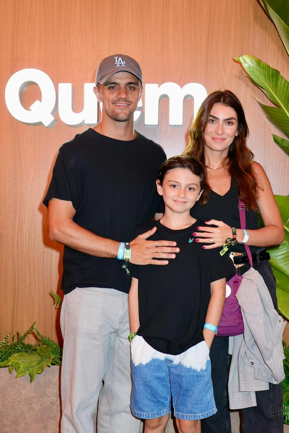 Felipe Simas celebra mais tempo em família: 'Feliz de dormir ao lado da minha esposa e beijar ...