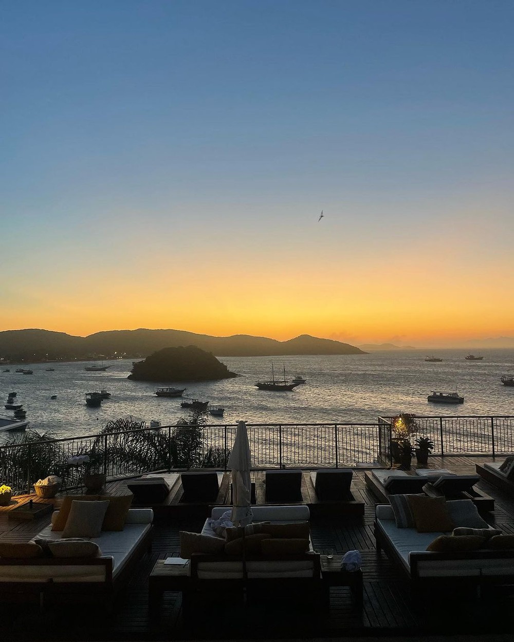 Após assumir namoro, Thati Lopes curte dia de sol em Búzios com George ...