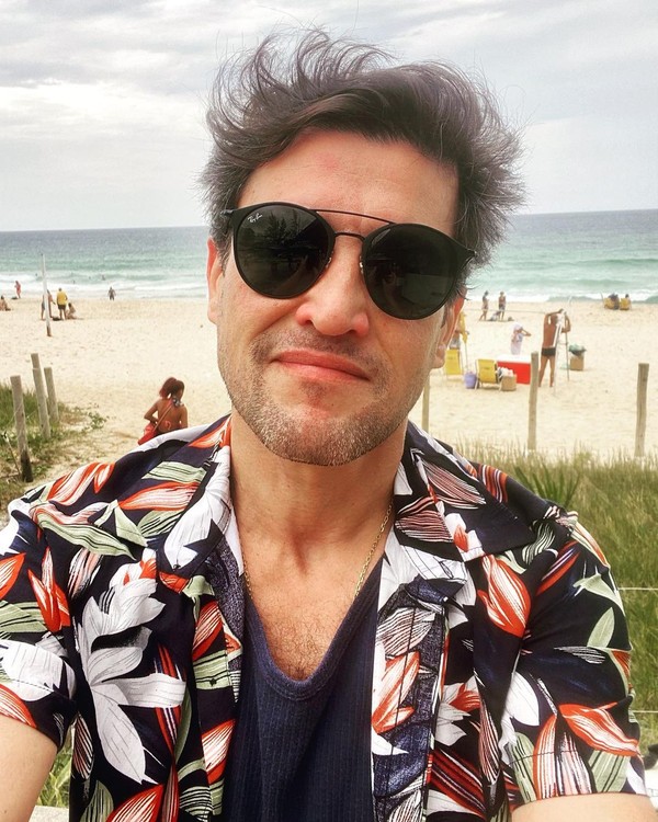 Ator Alexandre Slaviero é detido por posse ilegal de arma de fogo no Rio