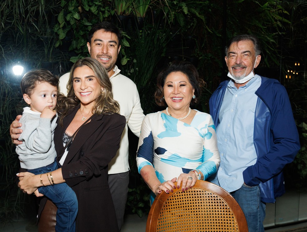 Sabrina Sato e Nicolas Prattes celebram aniversário da sobrinha em SP