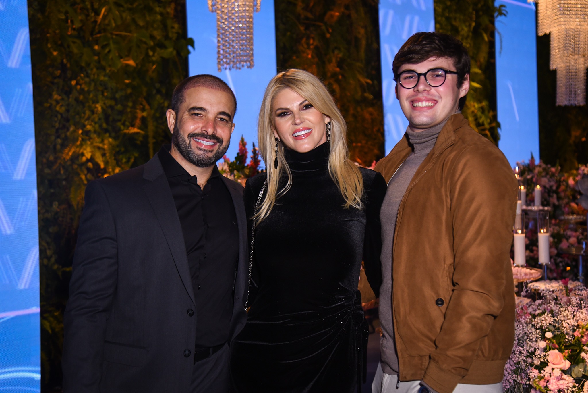 Em tratamento do câncer, Val Marchiori surge ao lado do filho e do ...