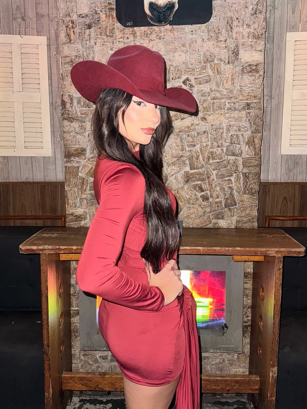 Sósia de Ana Castela ganha visita da cantora em seu aniversário e web ...