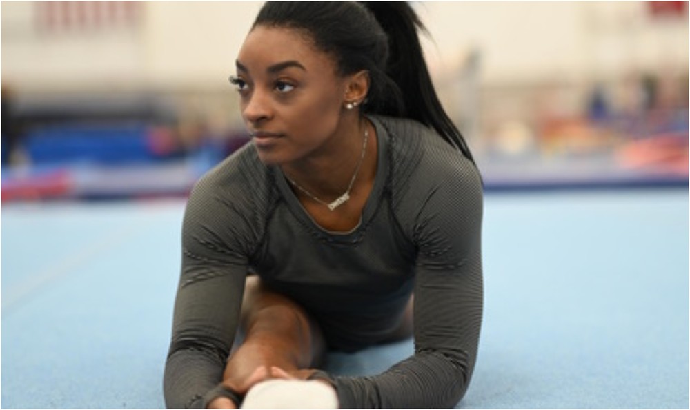 De abandono à superação: a trajetória vitoriosa de Simone Biles, ouro ...