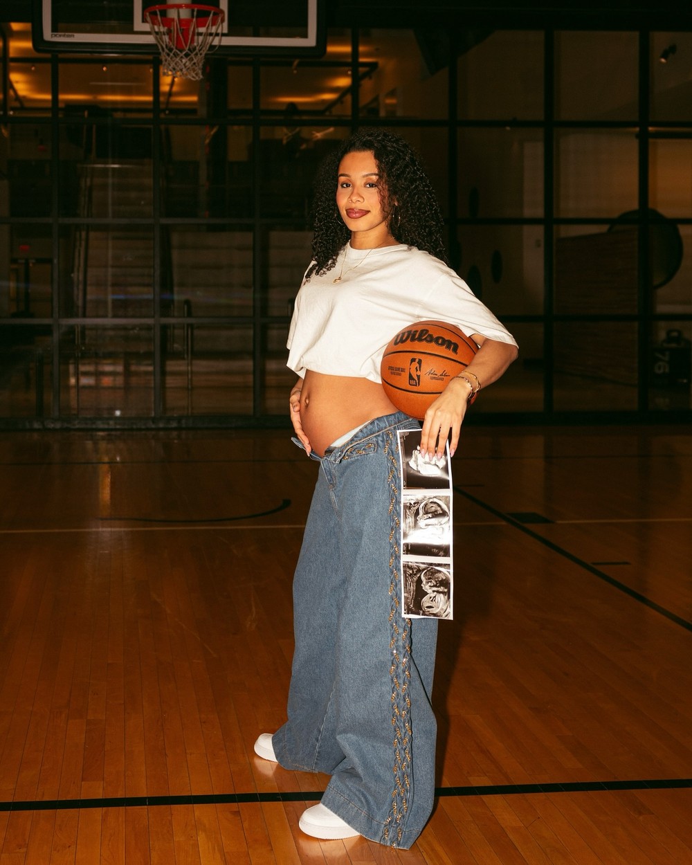 Brasileira ex-atleta do Flamengo anuncia gravidez com astro da NBA