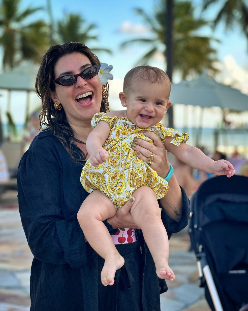 Fernanda Paes Leme encanta seguidores com carisma da filha: 'Miss simpatia'