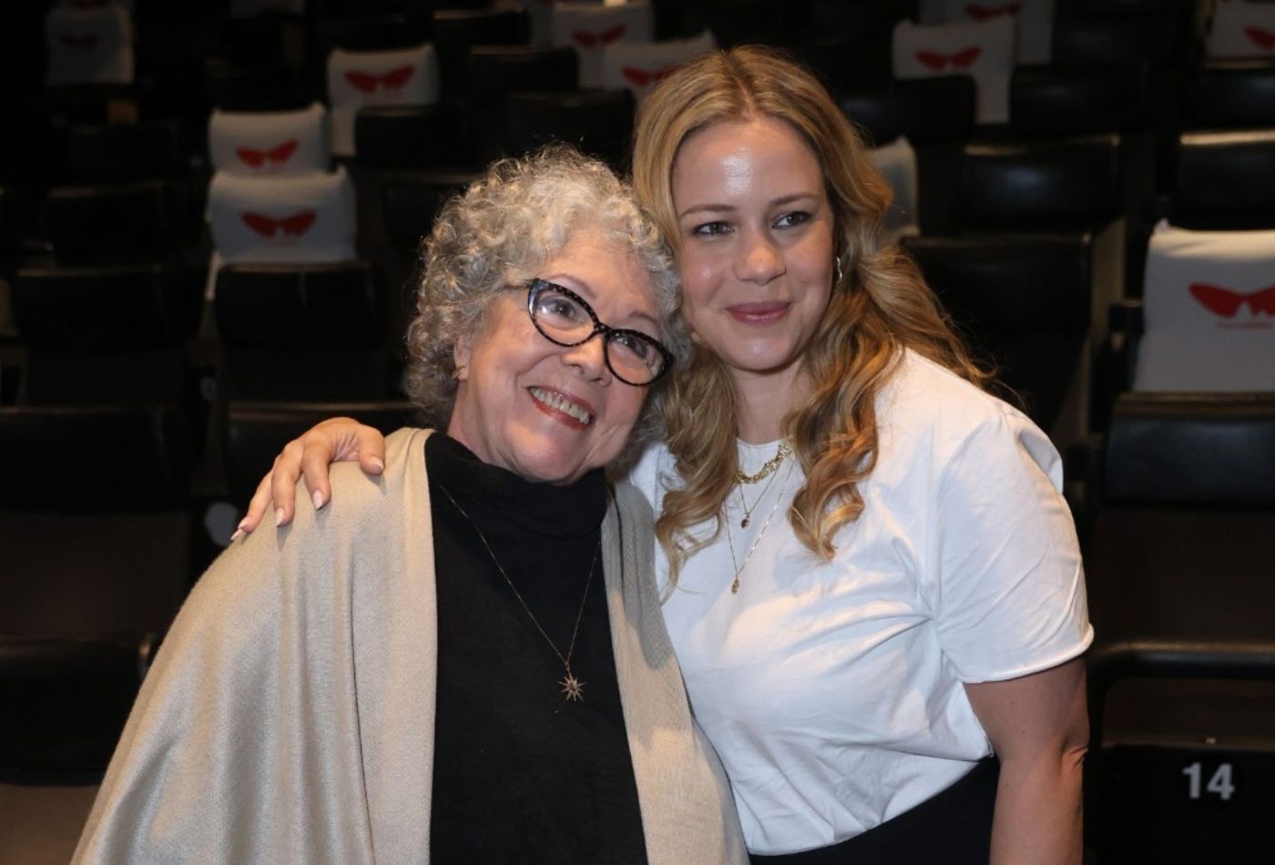 Ângela e Leandra Leal marcam presença na estreia do filme 'Nada a Fazer ...