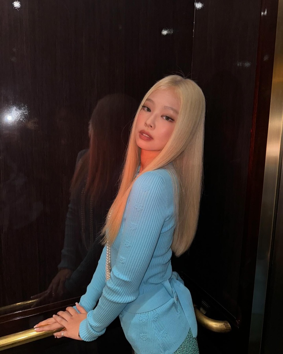 Jennie, do BLACKPINK, surpreende os fãs ao aparecer loira após anunciar ...