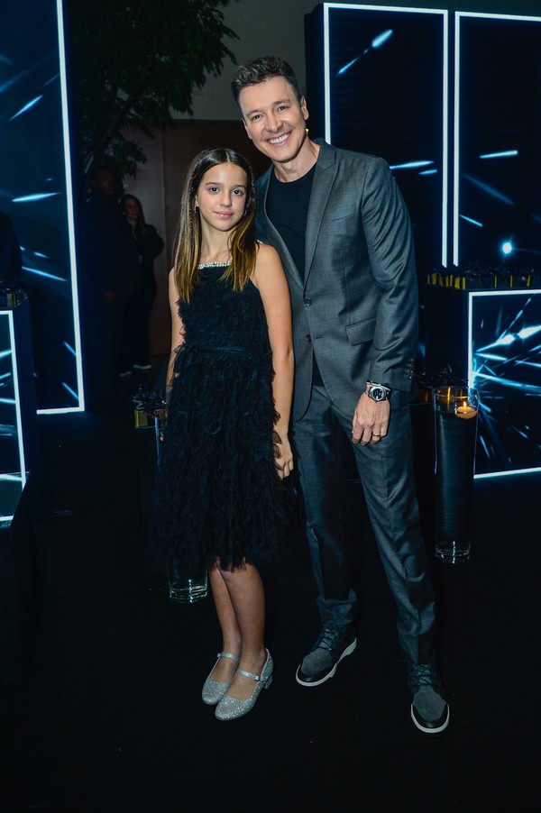 Rodrigo Faro se emociona em festa para comemorar seus 50 anos