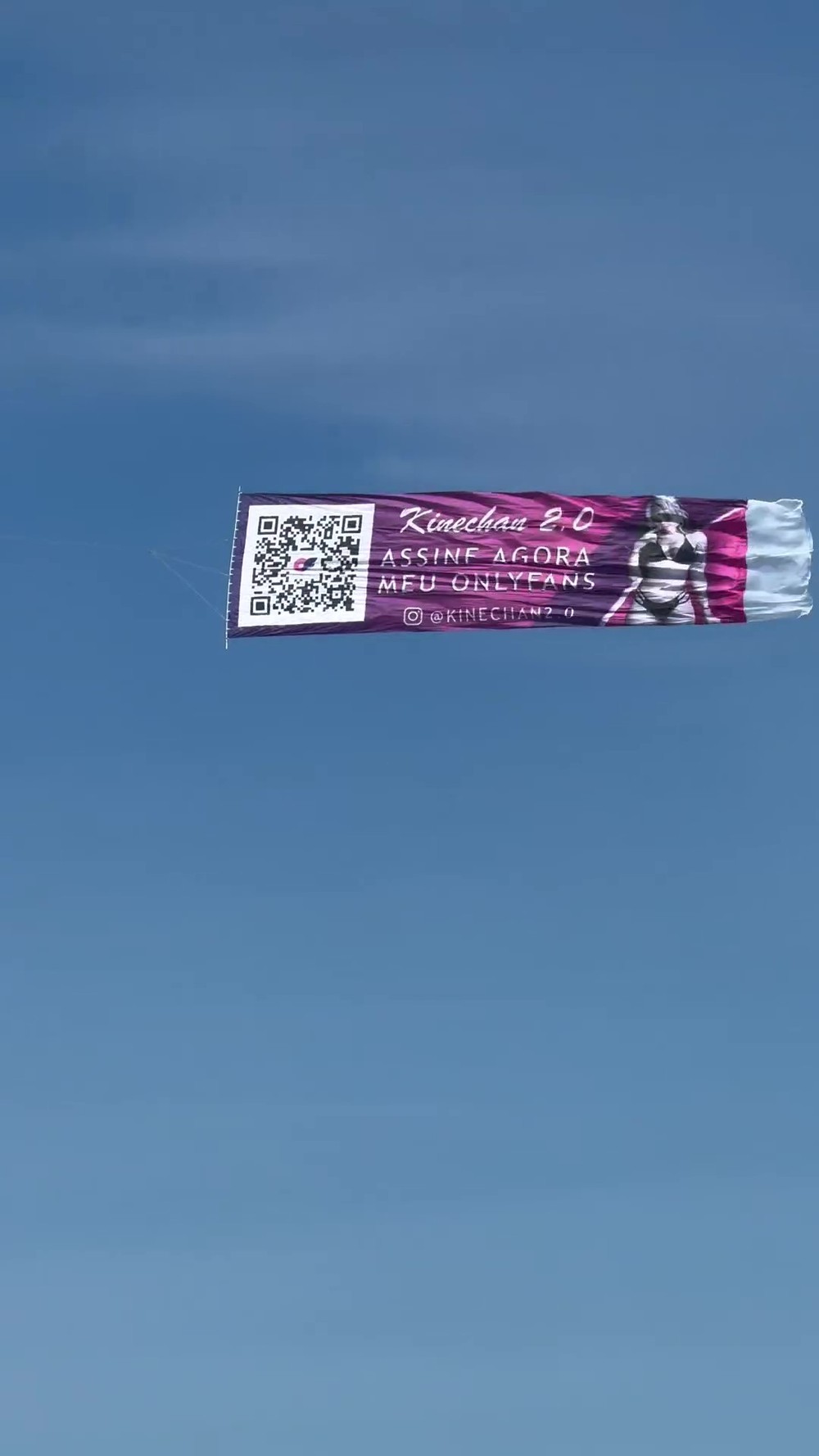 Kine-chan pede assinaturas no OnlyFans em faixa puxada por avião: 'O ...