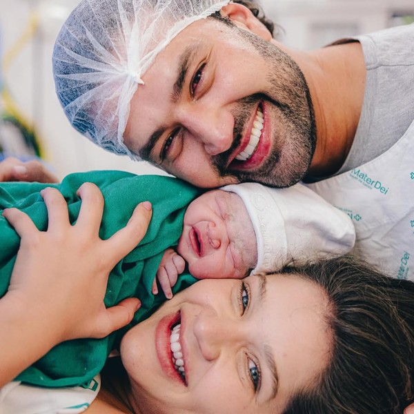 Filha do cantor Leandro, Lyandra Costa dá à luz Isabella; veja fotos