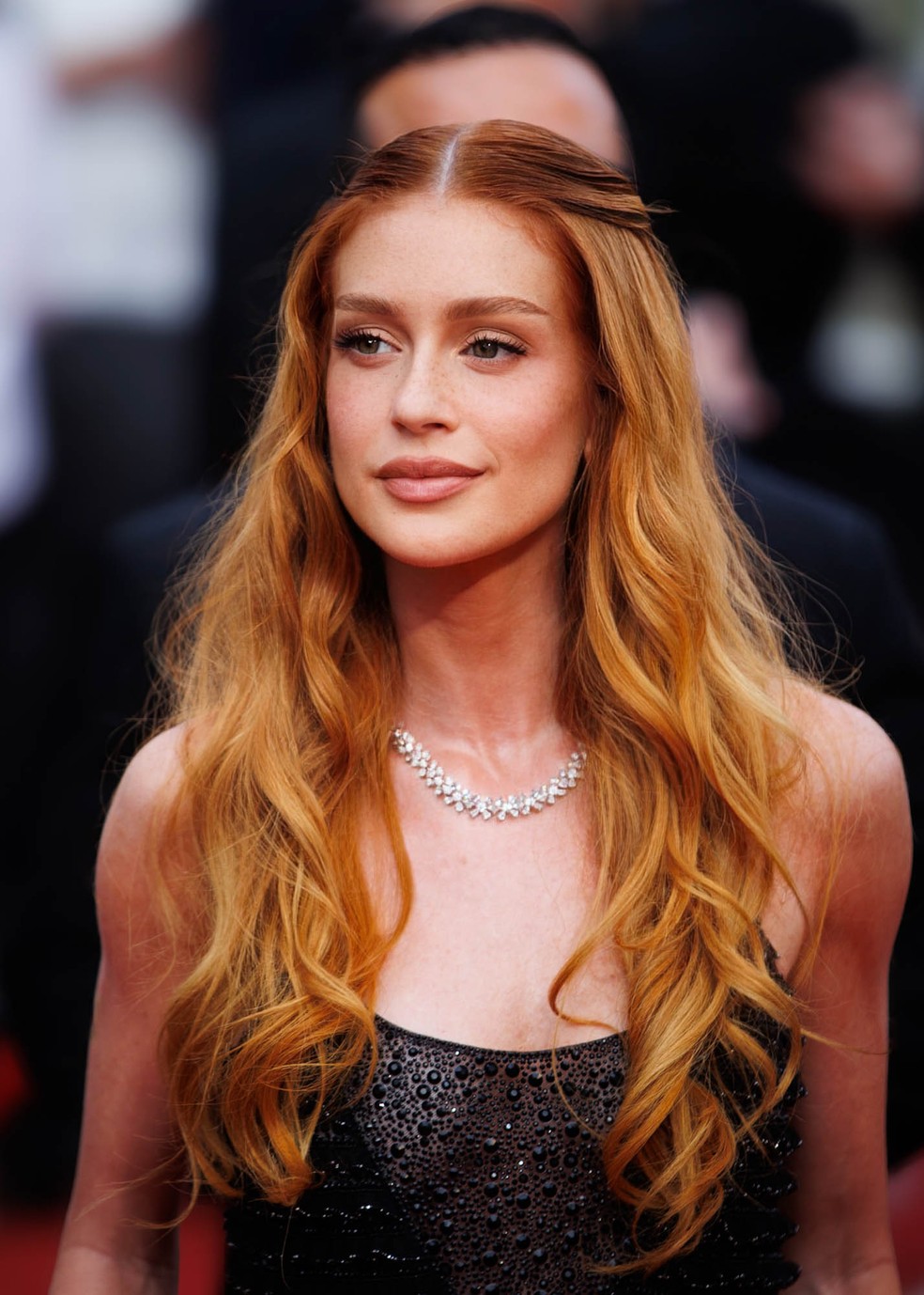 Marina Ruy Barbosa brilha no tapete vermelho de Cannes; veja fotos