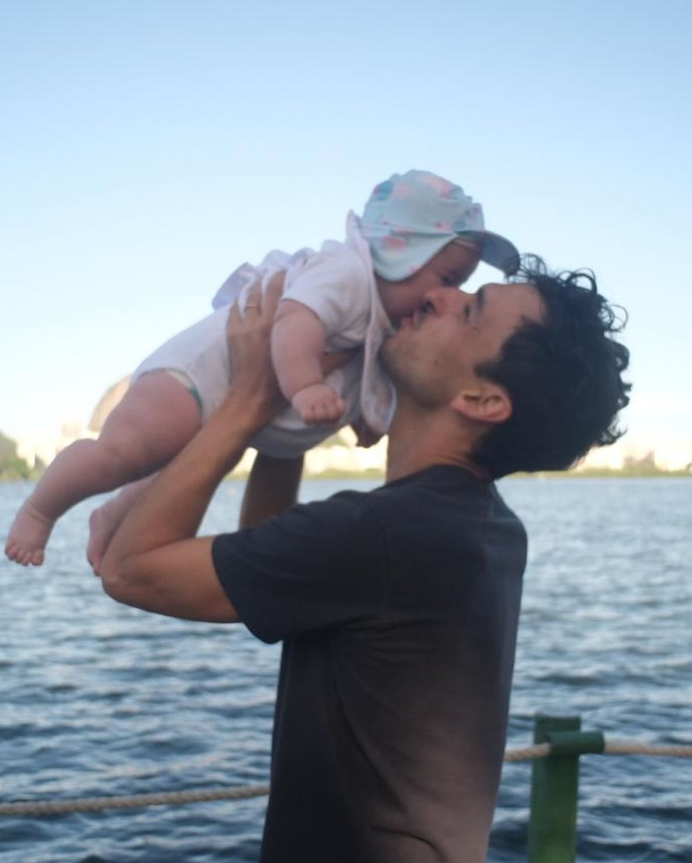 Ravel Andrade mostra Andréia Horta com a filha do casal: 'Maior amor do mundo'