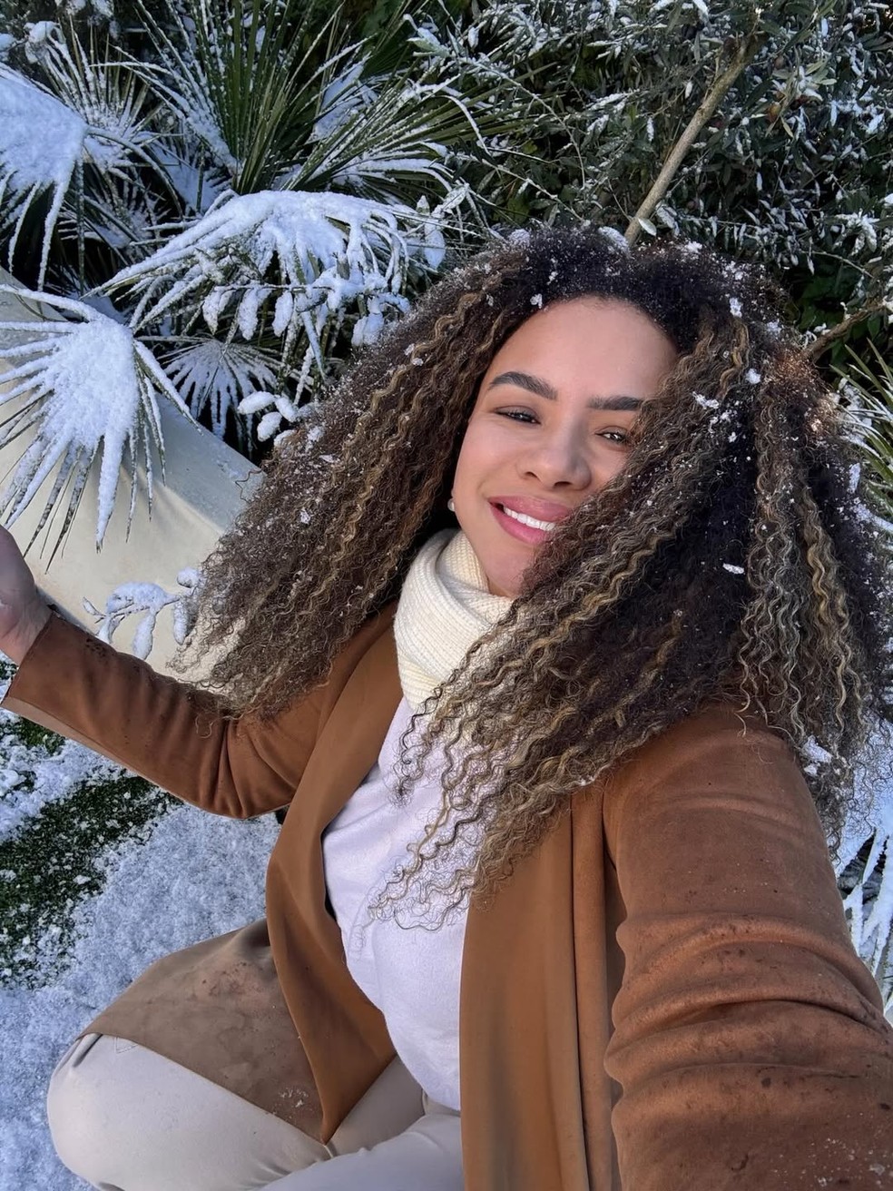 Babá de José Leonardo vê neve pela primeira vez: 'Só gratidão'