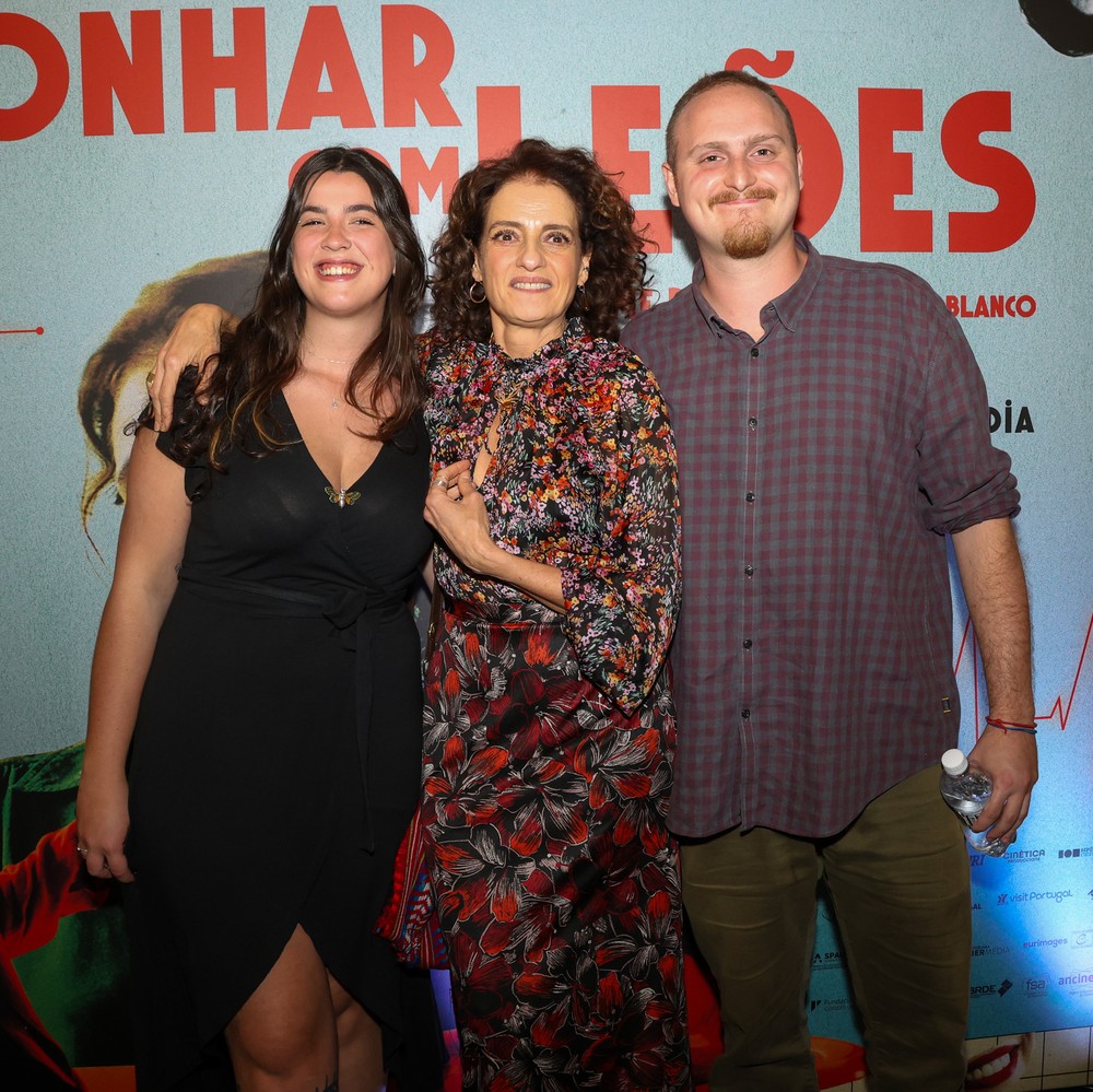 Denise Fraga lança filme com aparição rara do filho e da nora; fotos