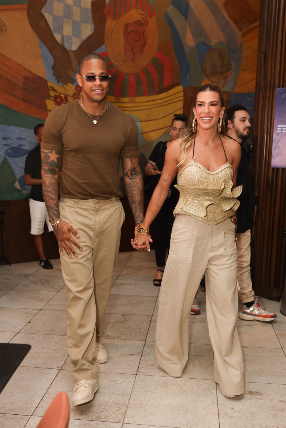 Léo Santana e Lore Improta recebem convidados da Noite da Aclamação com ...