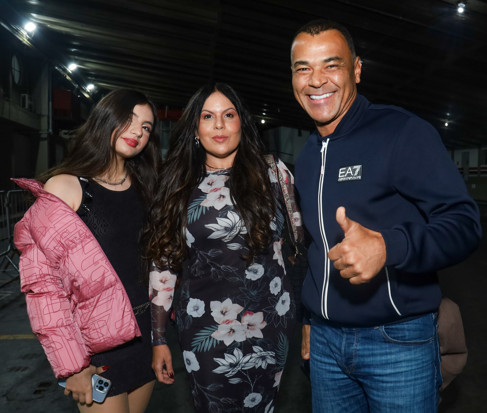Famosos capricham no look para show de Bruno Mars em São Paulo