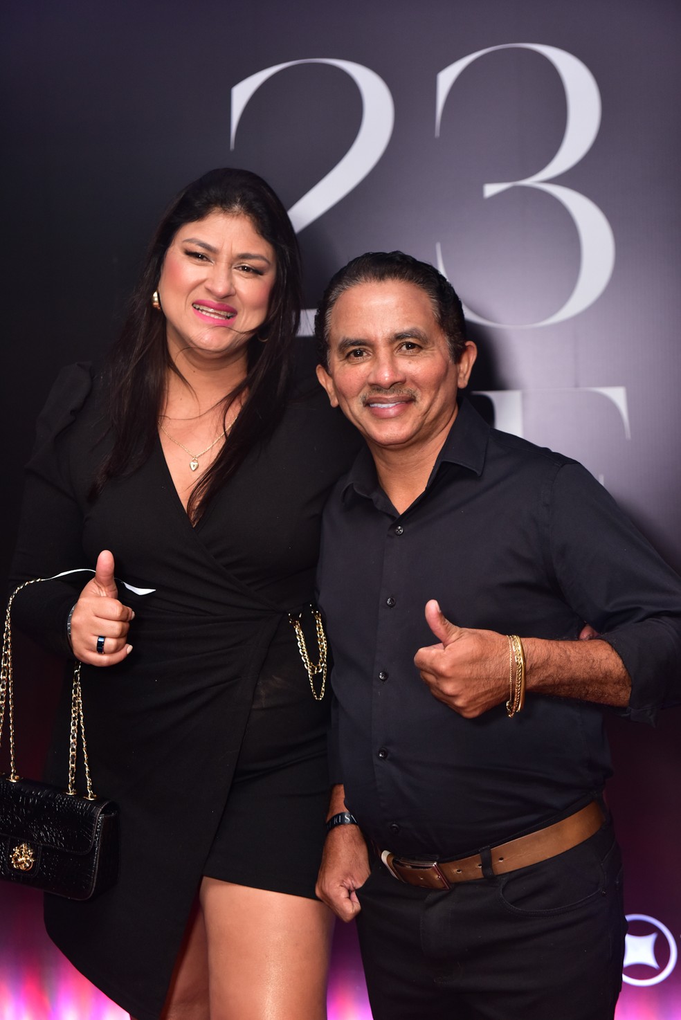 Manoel Gomes, do hit 'Caneta Azul', e esposa anunciam sexo e nome do bebê