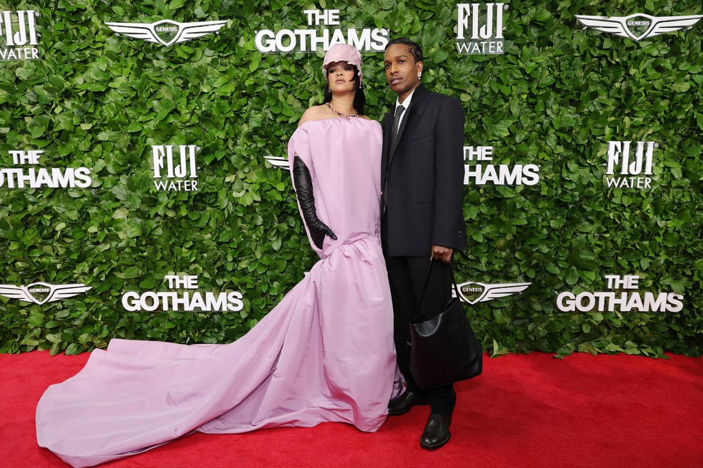 Rihanna e A$AP Rocky marcam presença em evento de gala após a chegada ...